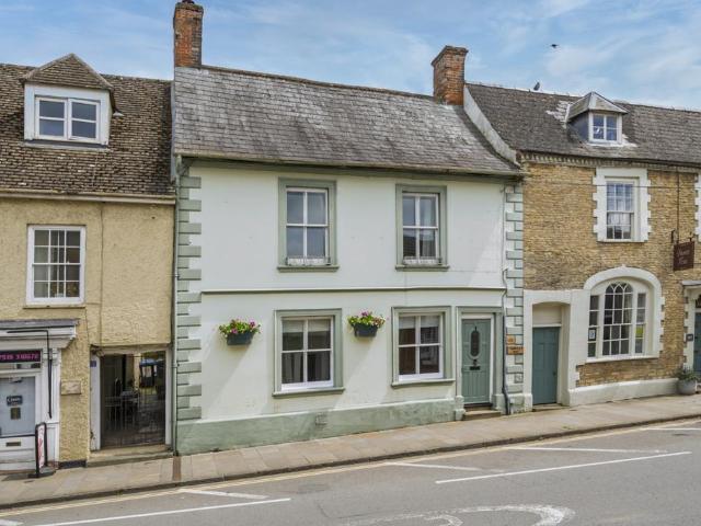 4 bedroom terraced house for sale