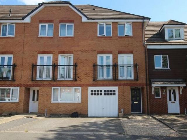 4 bedroom terraced house for sale