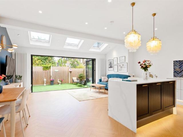 4 bedroom terraced house for sale