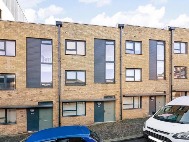 4 bedroom terraced house for sale