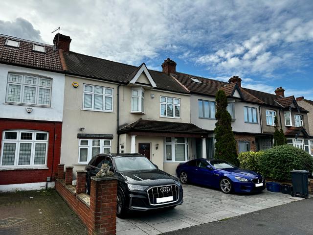 4 bedroom terraced house for sale