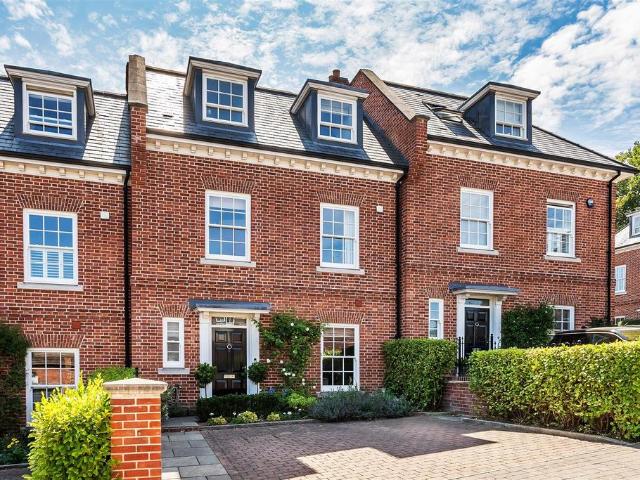 4 bedroom terraced house for sale