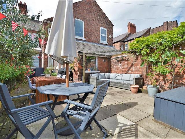 4 bedroom terraced house for sale