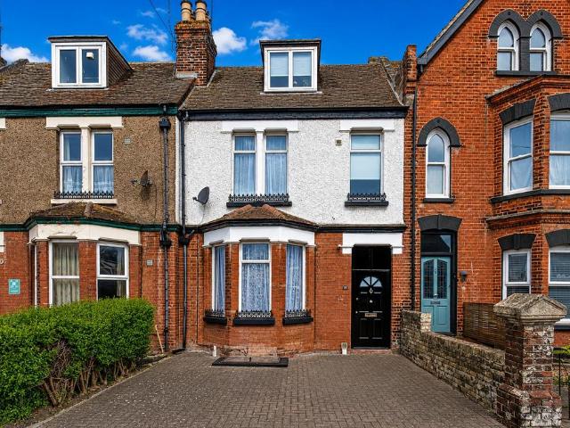 4 bedroom terraced house for sale
