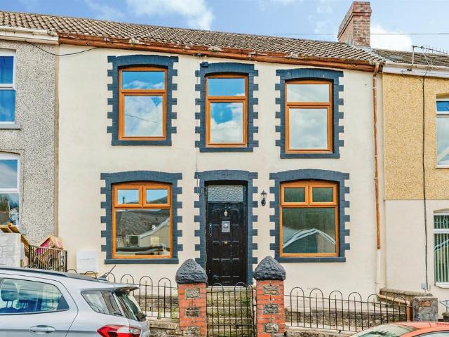 4 bedroom terraced house for sale
