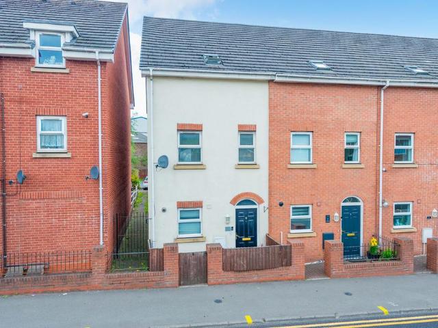 4 bedroom terraced house for sale