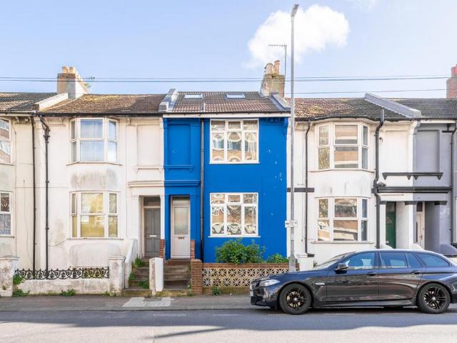 4 bedroom terraced house for sale
