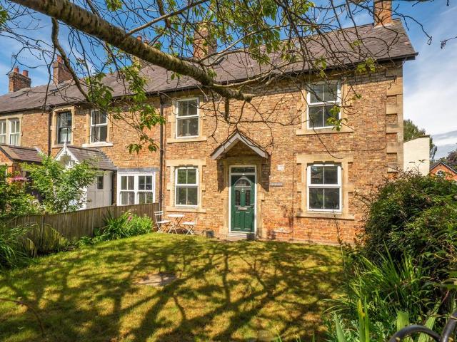 4 bedroom terraced house for sale