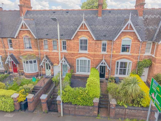 4 bedroom terraced house for sale