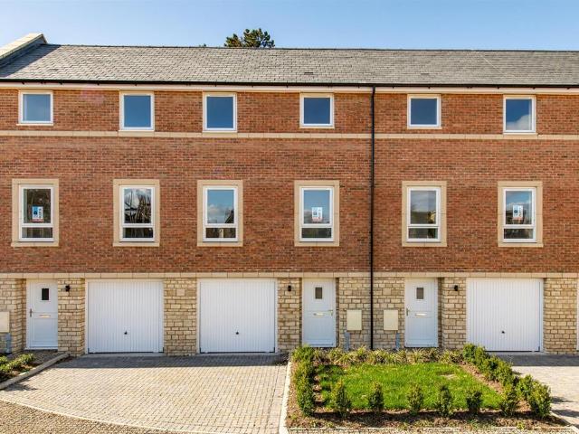 4 bedroom terraced house for sale
