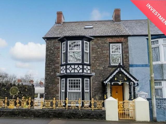 4 bedroom terraced house for sale