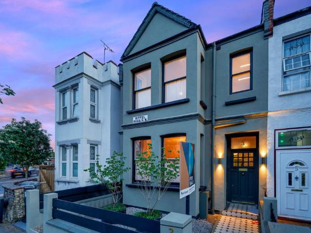 4 bedroom terraced house for sale