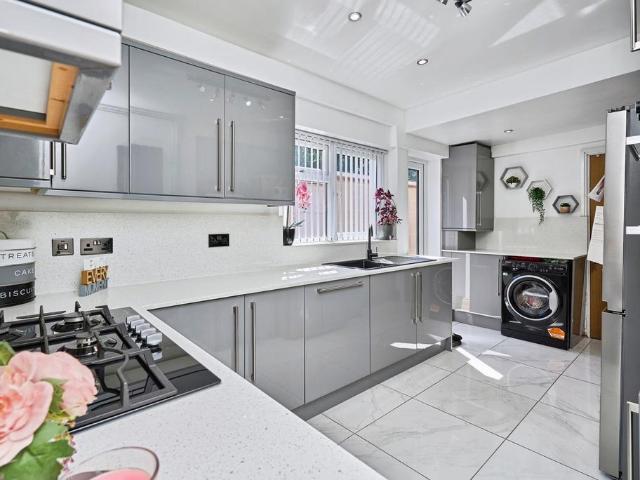 4 bedroom terraced house for sale