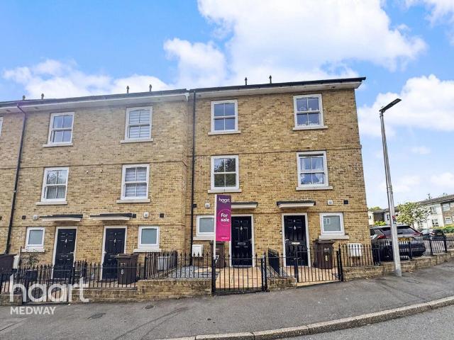 4 bedroom terraced house for sale