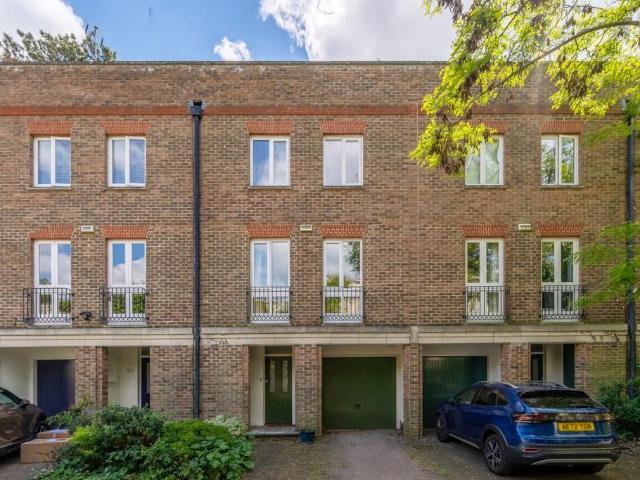 4 bedroom terraced house for sale