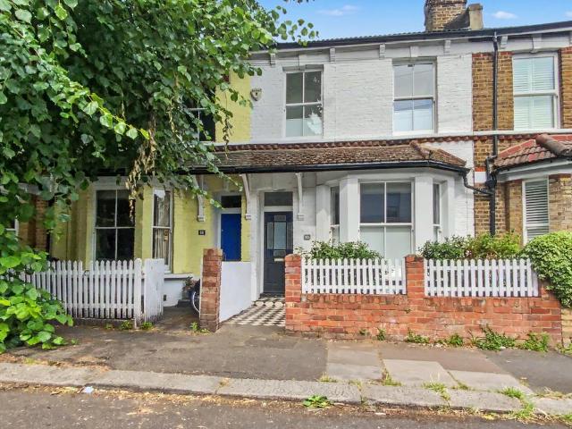 4 bedroom terraced house for sale