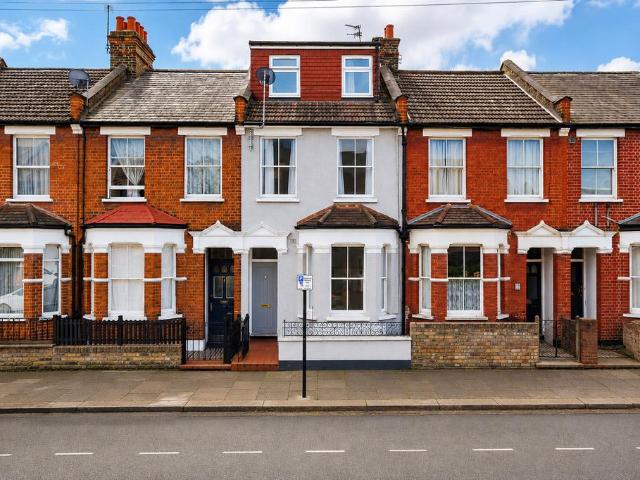 4 bedroom terraced house for sale