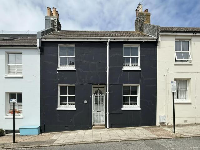 4 bedroom terraced house for sale