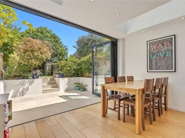4 bedroom terraced house for sale