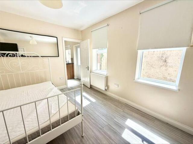 4 bedroom terraced house for sale in County Road, Swindon, SN1