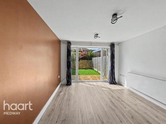 4 bedroom terraced house for sale in Cobden Terrace, Rochester, ME1