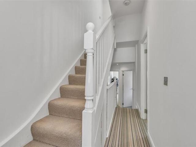 4 bedroom terraced house for sale in Cavendish Road, London, SW12