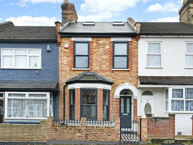 4 bedroom terraced house for sale in Carlton Road, Walthamstow, London, E17