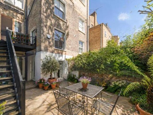 4 bedroom terraced house for sale in Chesterton Road, London, W10