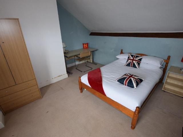 4 bedroom terraced house for sale in Clarke Road, Abington, Northampton, NN1