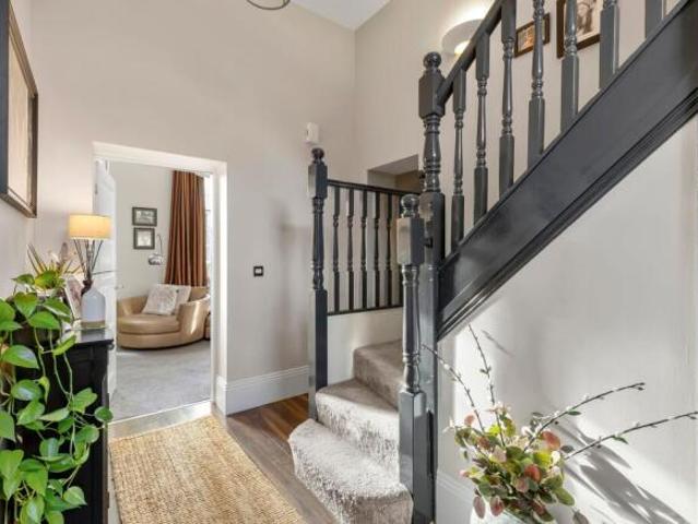 4 bedroom terraced house for sale in Clifford Drive, Menston, LS29