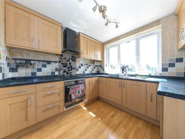 4 bedroom terraced house for sale in Crawley Green Road, Luton, Bedfordshire, LU2