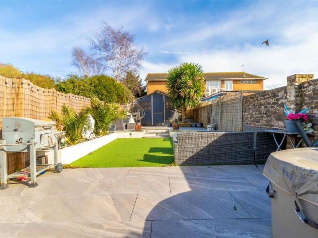 4 bedroom terraced house for sale in Cumbrian Close, Worthing, BN13