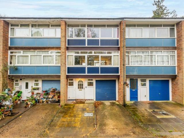 4 bedroom terraced house for sale in Abbots Park, St. Albans.