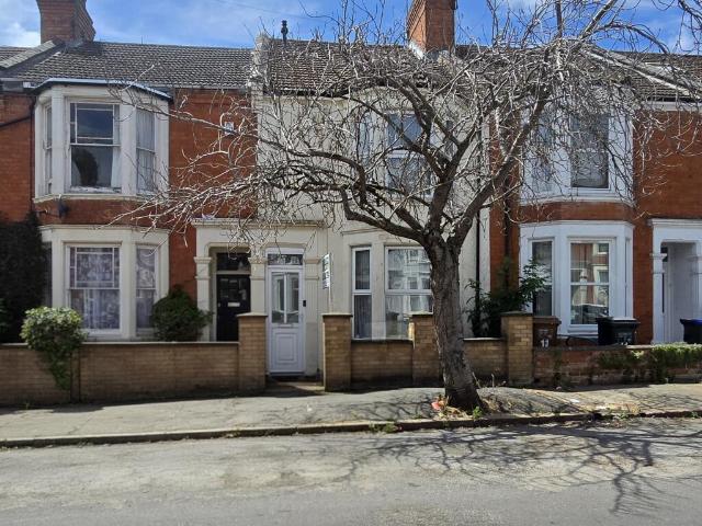 4 bedroom terraced house for sale in Adams Avenue, Abington, NN1 4LQ, NN1