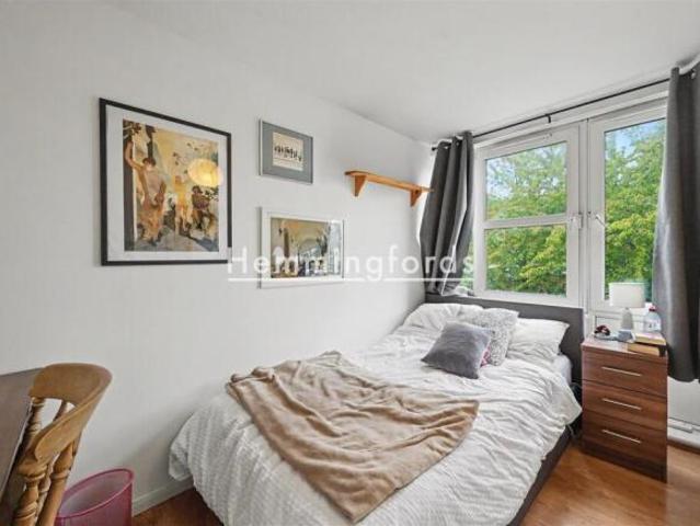 4 bedroom terraced house for sale in Armour Close, London, N7
