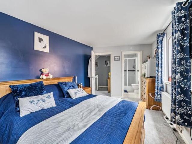 4 bedroom terraced house for sale in Arnell Crescent, Swindon, SN25