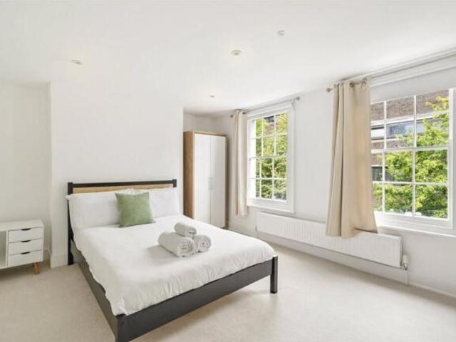 4 bedroom terraced house for sale in Ashby Street, London, EC1V