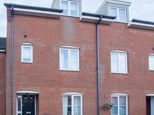 4 bedroom terraced house for sale in Aspen Drive Whitfield CT16