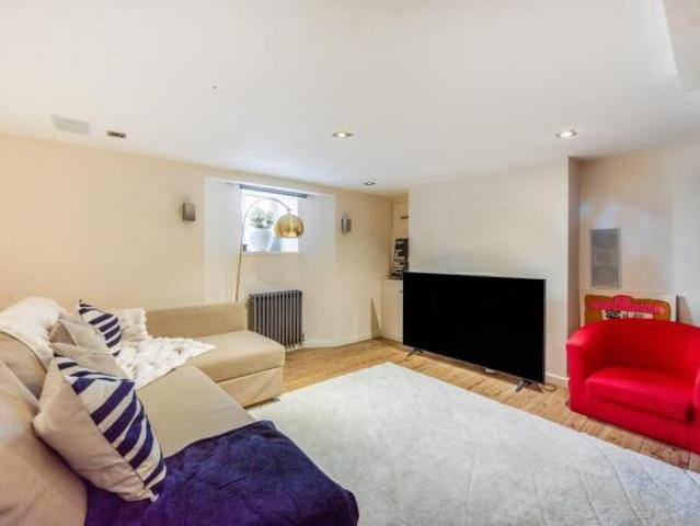 4 bedroom terraced house for sale in Bar End, Winchester, SO23