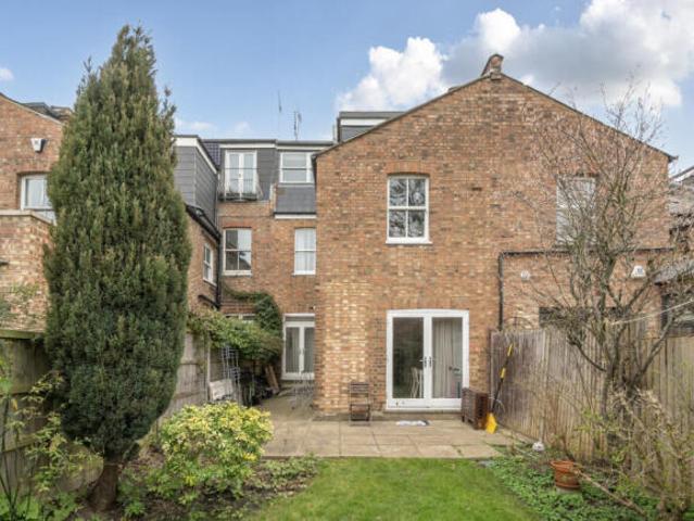 4 bedroom terraced house for sale in Bedford Road, London, N2