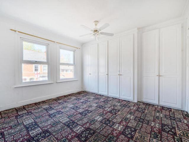 4 bedroom terraced house for sale in Beecham Road, Reading, Berkshire, RG30