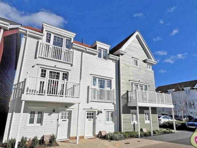 4 Bedroom Terraced House For Sale In Berkshire