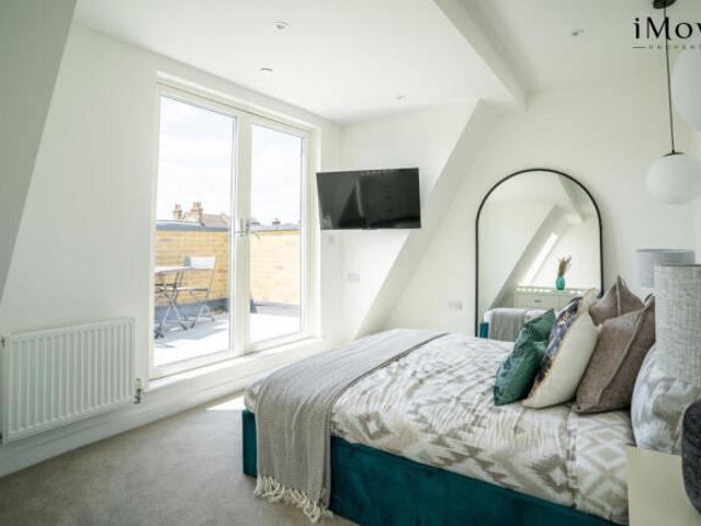 4 bedroom terraced house for sale in Birchanger Road, London, SE25