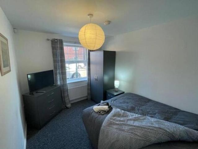 4 bedroom terraced house for sale in Blackburn Way, Nottingham, NG5