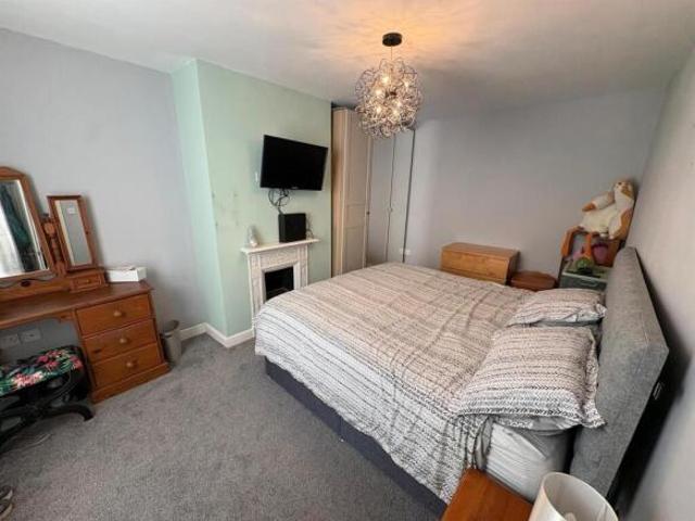 4 bedroom terraced house for sale in Bradford Road, East Bierley, Bradford, BD4