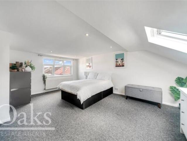 4 bedroom terraced house for sale in Braeside Road, Streatham Vale, SW16