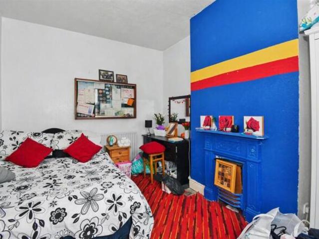 4 bedroom terraced house for sale in Brownlow Street, Leamington Spa, CV32