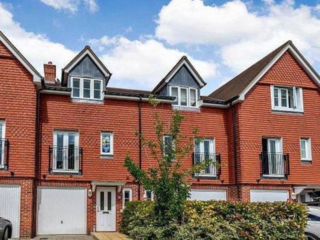 4 bedroom terraced house for sale in Burpham Guildford Surrey GU4 GU4