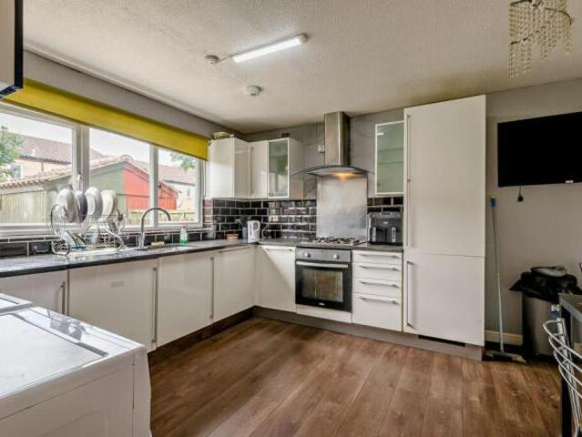 4 bedroom terraced house for sale in Godolphin Close, Freshbrook, Swindon, SN5