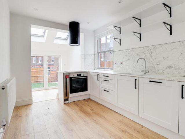 4 bedroom terraced house for sale in Gombards, St Albans, AL3